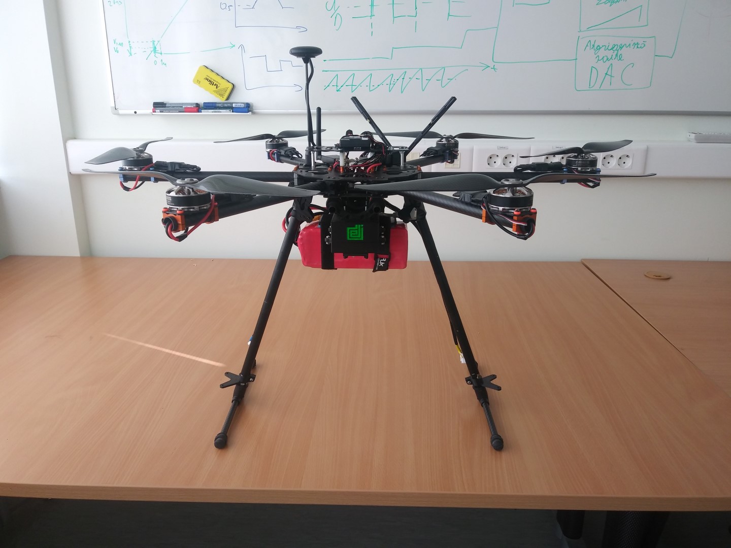 Hexacopter – Elektronikas un datorzinātņu institūts